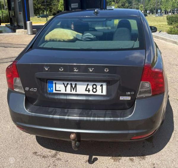 Volvo S40 2008 in Kaunas, with an engine capacity of 1.56 L and mileage of 441 thousand km for 2500 €, photo 6 on AUTOMOTO.COM.LV