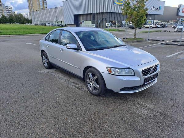 Volvo S40 2008 in Siauliai on AUTOMOTO.COM.LV Volvo S40 2008 in Siauliai, with an engine capacity of 1.60 L and mileage of 241 thousand km for 3150 €, photo 1 on AUTOMOTO.COM.LV
