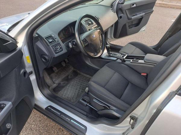 Volvo S40 2008 in Siauliai, with an engine capacity of 1.60 L and mileage of 241 thousand km for 3150 €, photo 9 on AUTOMOTO.COM.LV