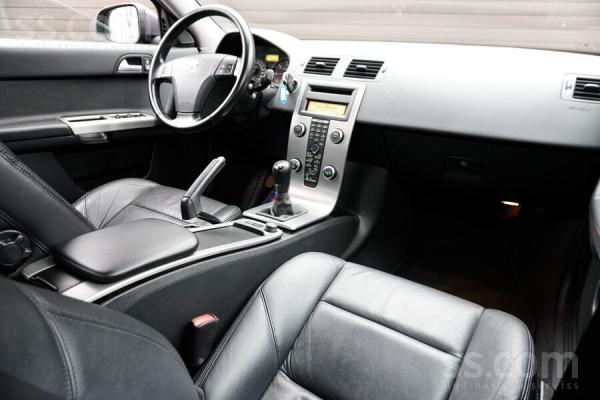 Volvo S40 2009 Rīga, ar dzinēja tilpumu 1.60 L un nobraukumu 201 tūkst. km par 4890 €, foto 5 vietnē AUTOMOTO.COM.LV