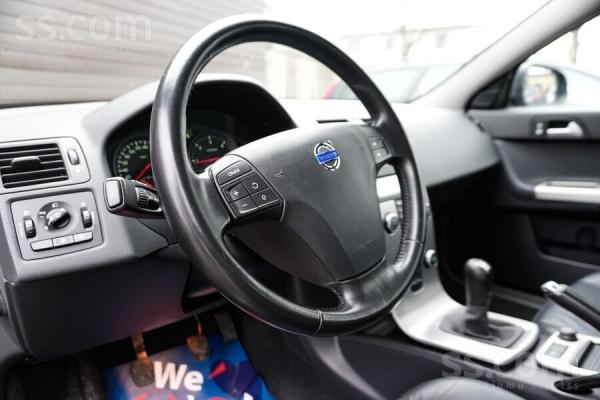 Volvo S40 2009 Rīga, ar dzinēja tilpumu 1.60 L un nobraukumu 201 tūkst. km par 4890 €, foto 7 vietnē AUTOMOTO.COM.LV