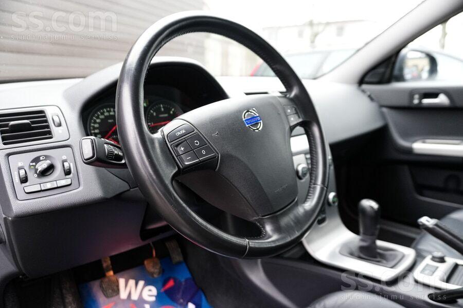 Volvo S40 2009 Rīga, ar dzinēja tilpumu 1.60 L un nobraukumu 201 tūkst. km par 4890 €, foto 8 vietnē AUTOMOTO.COM.LV