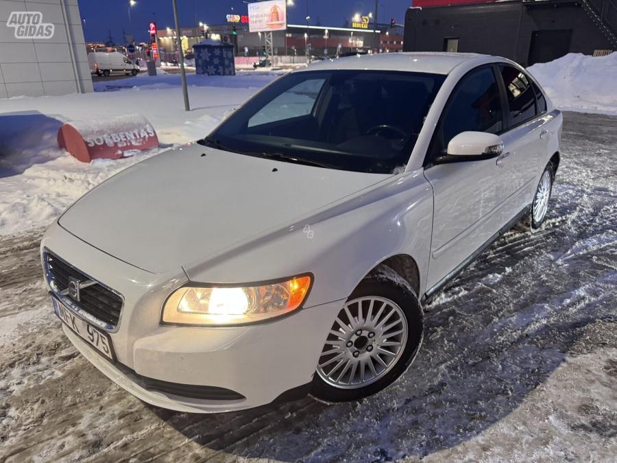 Volvo S40 2009 in Kaunas, with an engine capacity of 1.60 L and mileage of 320 thousand km for 1890 €, photo 1 on AUTOMOTO.COM.LV