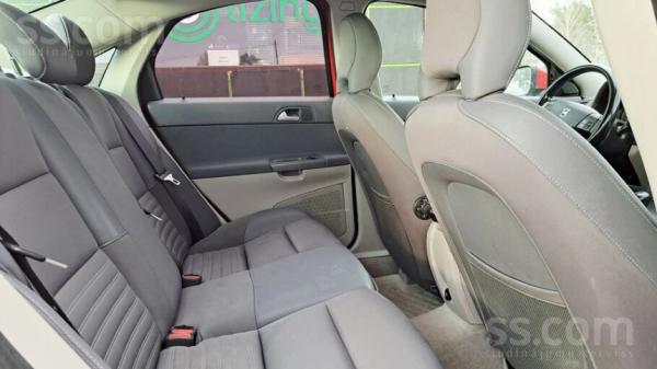 Volvo S40 2009 in Riga, with an engine capacity of 2.00 L and mileage of 241 thousand km for 3900 €, photo 7 on AUTOMOTO.COM.LV