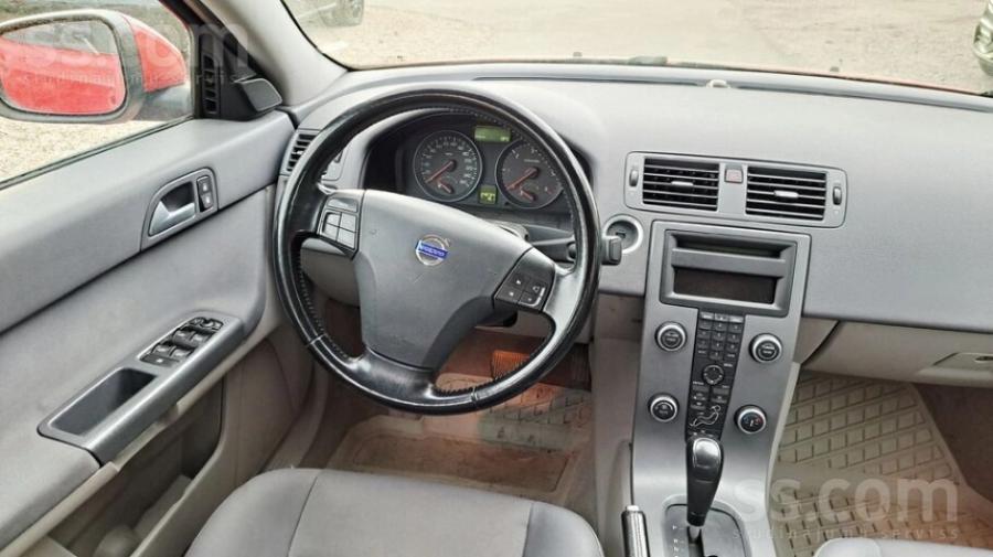 Volvo S40 2009 in Riga, with an engine capacity of 2.00 L and mileage of 241 thousand km for 3900 €, photo 9 on AUTOMOTO.COM.LV