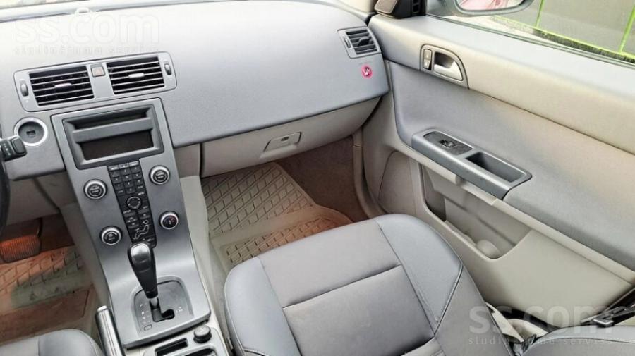 Volvo S40 2009 in Riga, with an engine capacity of 2.00 L and mileage of 241 thousand km for 3900 €, photo 10 on AUTOMOTO.COM.LV