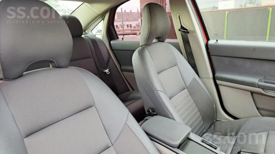 Volvo S40 2009 in Riga, with an engine capacity of 2.00 L and mileage of 241 thousand km for 3900 €, photo 12 on AUTOMOTO.COM.LV