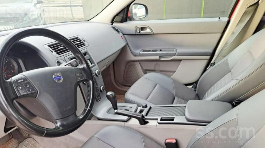 Volvo S40 2009 in Riga, with an engine capacity of 2.00 L and mileage of 241 thousand km for 3900 €, photo 16 on AUTOMOTO.COM.LV