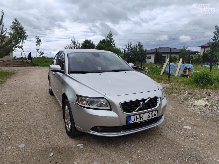 Volvo S40 2009 in Vilnius, with an engine capacity of 1.60 L and mileage of 257 thousand km for 1900 €, photo 4 on AUTOMOTO.COM.LV