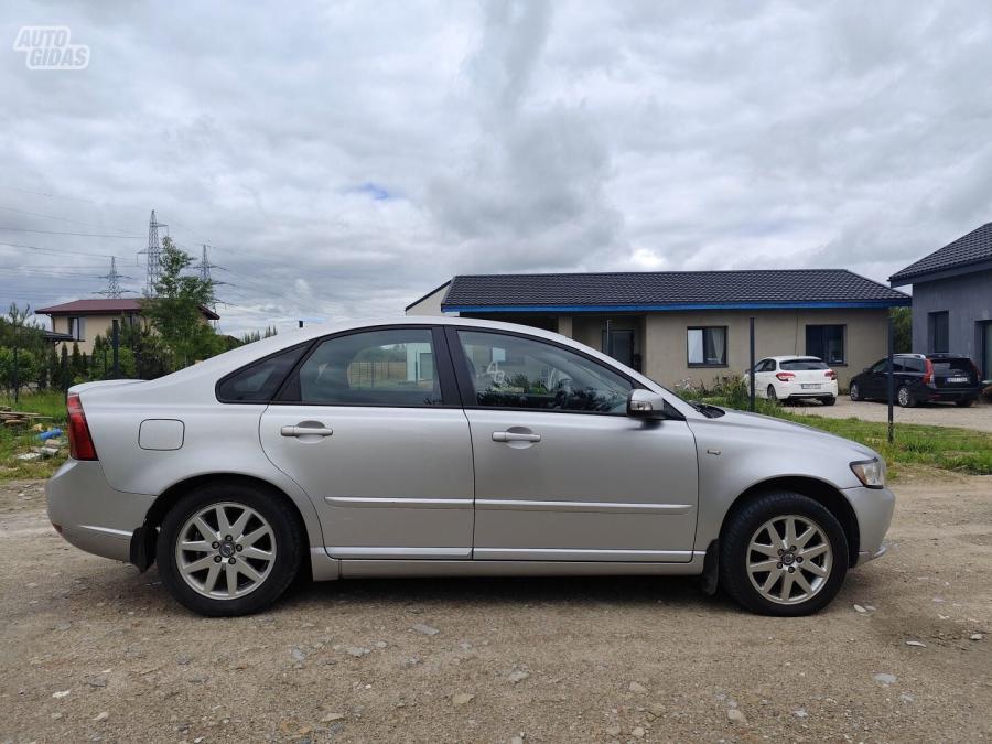 Volvo S40 2009 in Vilnius, with an engine capacity of 1.60 L and mileage of 257 thousand km for 1900 €, photo 6 on AUTOMOTO.COM.LV