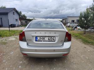 Volvo S40 2009 in Vilnius, with an engine capacity of 1.60 L and mileage of 257 thousand km for 1900 €, photo 9 on AUTOMOTO.COM.LV