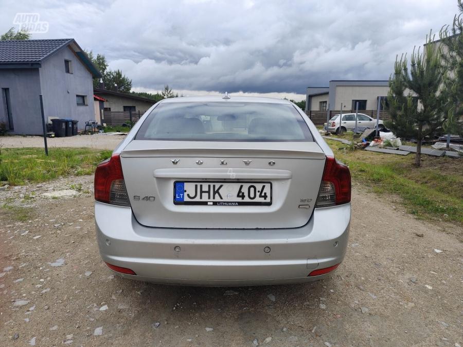 Volvo S40 2009 in Vilnius, with an engine capacity of 1.60 L and mileage of 257 thousand km for 1900 €, photo 9 on AUTOMOTO.COM.LV