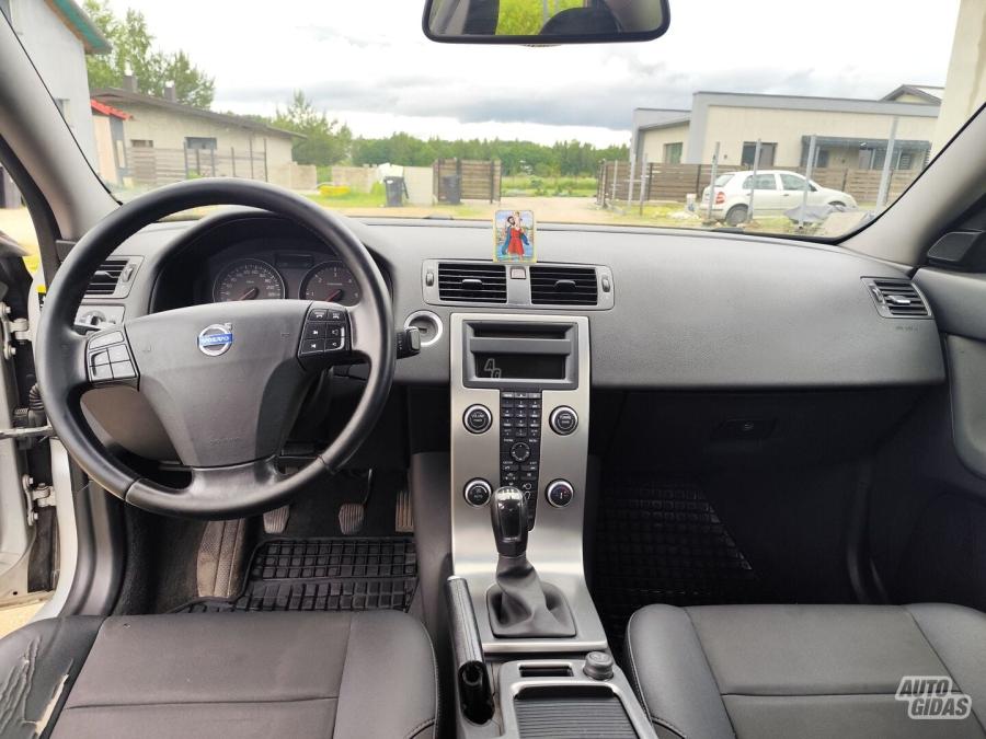 Volvo S40 2009 in Vilnius, with an engine capacity of 1.60 L and mileage of 257 thousand km for 1900 €, photo 12 on AUTOMOTO.COM.LV