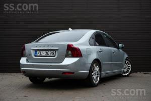 Volvo S40 2009 Rīga, ar dzinēja tilpumu 2.00 L un nobraukumu 356 tūkst. km par 4790 €, foto 4 vietnē AUTOMOTO.COM.LV