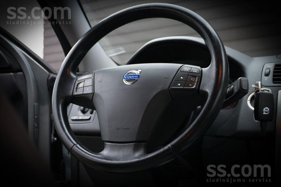 Volvo S40 2009 Rīga, ar dzinēja tilpumu 2.00 L un nobraukumu 356 tūkst. km par 4790 €, foto 8 vietnē AUTOMOTO.COM.LV