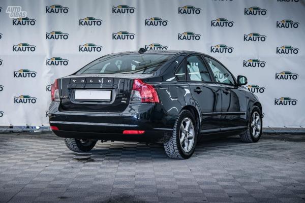 Volvo S40 2009 in Kaunas, with an engine capacity of 1.60 L and mileage of 33 thousand km for 3890 €, photo 3 on AUTOMOTO.COM.LV