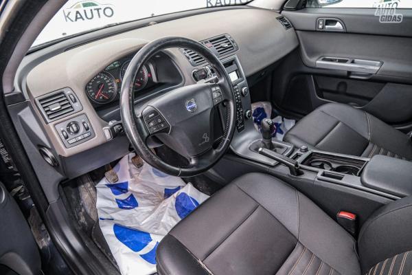 Volvo S40 2009 in Kaunas, with an engine capacity of 1.60 L and mileage of 33 thousand km for 3890 €, photo 6 on AUTOMOTO.COM.LV