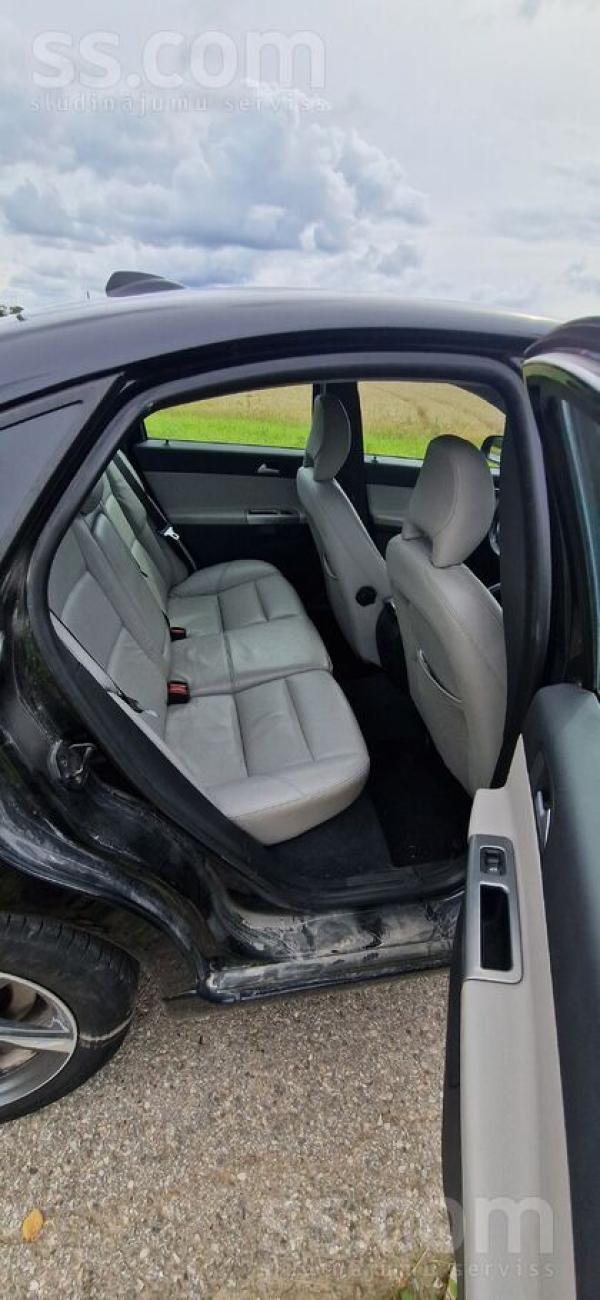 Volvo S40 2009 in Valmiera, with an engine capacity of 2.00 L and mileage of 304 thousand km for 3200 €, photo 8 on AUTOMOTO.COM.LV