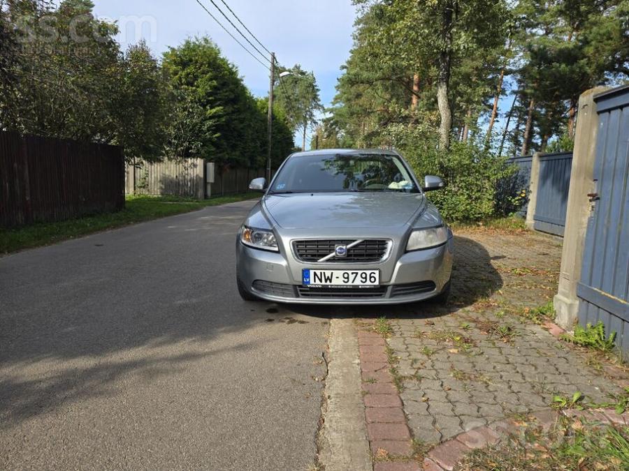 Volvo S40 2010 Jūrmala, ar dzinēja tilpumu 1.60 L un nobraukumu 281 tūkst. km par 2000 €, foto 3 vietnē AUTOMOTO.COM.LV