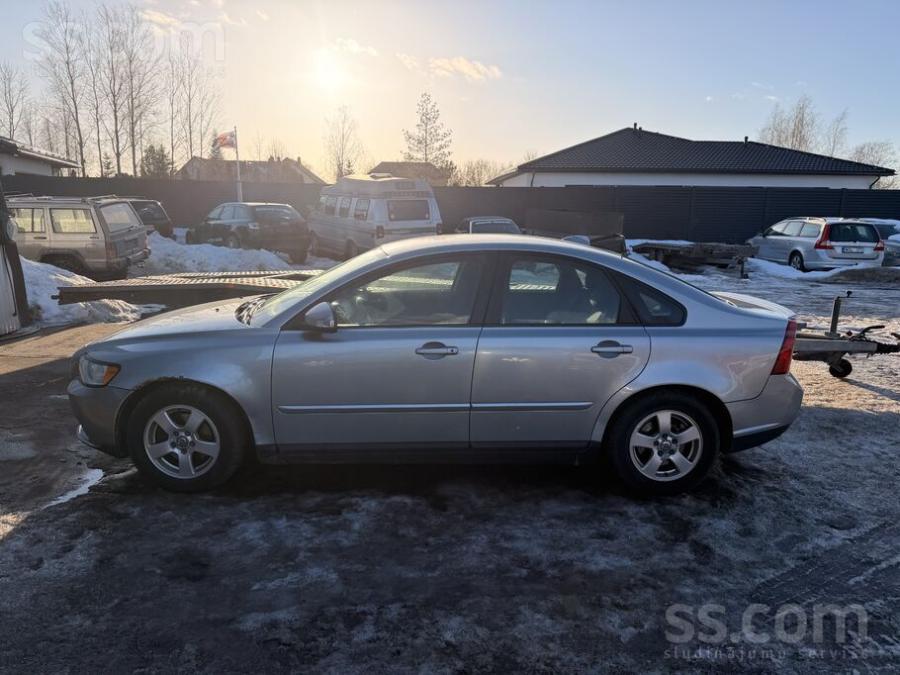 Volvo S40 2010 in Rezekne, with an engine capacity of 1.60 L and mileage of 0 thousand km for 2550 €, photo 3 on AUTOMOTO.COM.LV