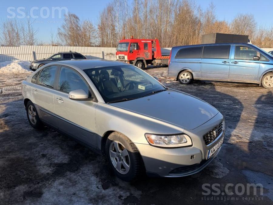 Volvo S40 2010 in Rezekne, with an engine capacity of 1.60 L and mileage of 0 thousand km for 2550 €, photo 4 on AUTOMOTO.COM.LV