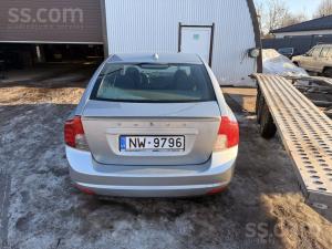 Volvo S40 2010 in Rezekne, with an engine capacity of 1.60 L and mileage of 0 thousand km for 2550 €, photo 5 on AUTOMOTO.COM.LV