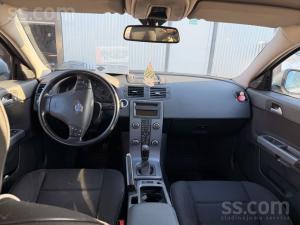 Volvo S40 2010 in Rezekne, with an engine capacity of 1.60 L and mileage of 0 thousand km for 2550 €, photo 6 on AUTOMOTO.COM.LV
