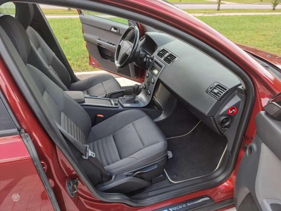 Volvo S40 2010 Šauļi, ar dzinēja tilpumu 1.56 L un nobraukumu 236 tūkst. km par 3650 €, foto 13 vietnē AUTOMOTO.COM.LV