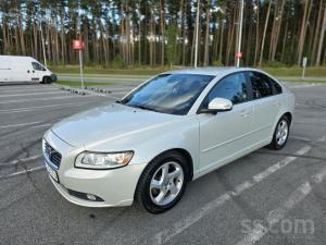 Volvo S40 2011 Rīga, ar dzinēja tilpumu 1.60 L un nobraukumu 255 tūkst. km par 4300 €, foto 5 vietnē AUTOMOTO.COM.LV