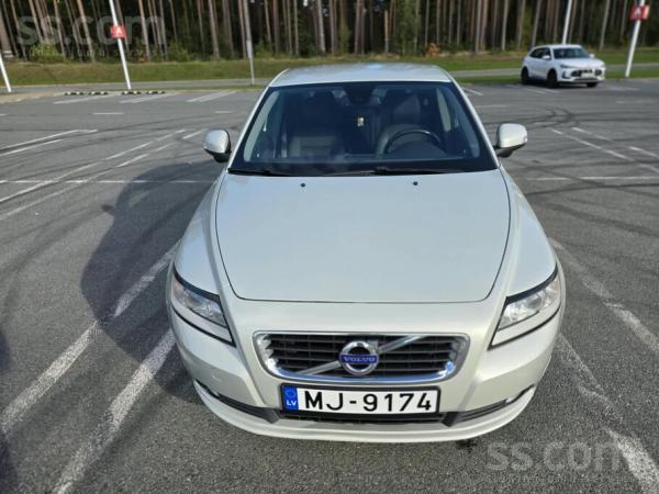 Вольво С40 2011 в Рига, объемом двигателя 1.60 л и пробегом 255 тыс. км за 4300 €, фото 7 на AUTOMOTO.COM.LV