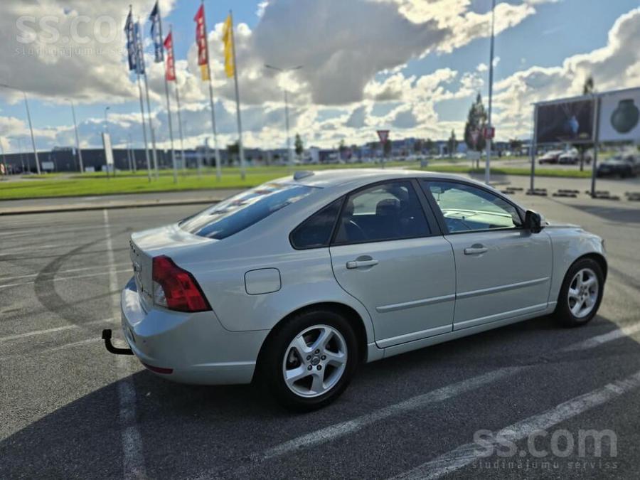 Volvo S40 2011 Rīga, ar dzinēja tilpumu 1.60 L un nobraukumu 255 tūkst. km par 4300 €, foto 9 vietnē AUTOMOTO.COM.LV