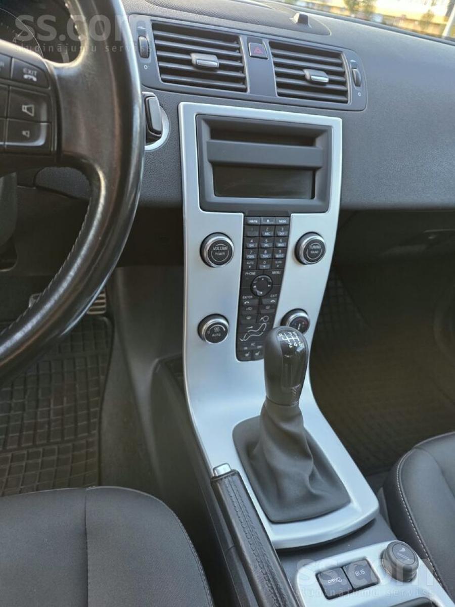 Volvo S40 2011 Rīga, ar dzinēja tilpumu 1.60 L un nobraukumu 255 tūkst. km par 4300 €, foto 17 vietnē AUTOMOTO.COM.LV
