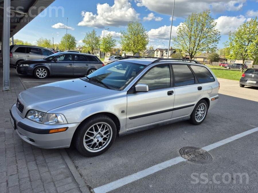 Volvo S40 2004 in Jelgava, with an engine capacity of 1.60 L and mileage of 306 thousand km for 400 €, photo 2 on AUTOMOTO.COM.LV