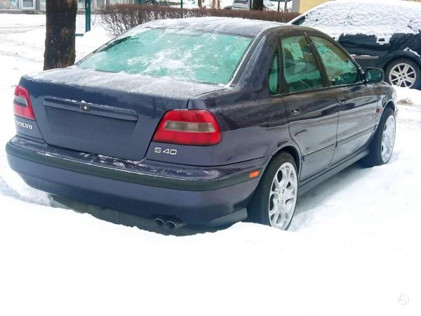Violet Volvo S40 1997 in Kaunas, with an engine capacity of 1.95 L and mileage of 134 thousand km for 1490 €, photo 4 on AUTOMOTO.COM.LV