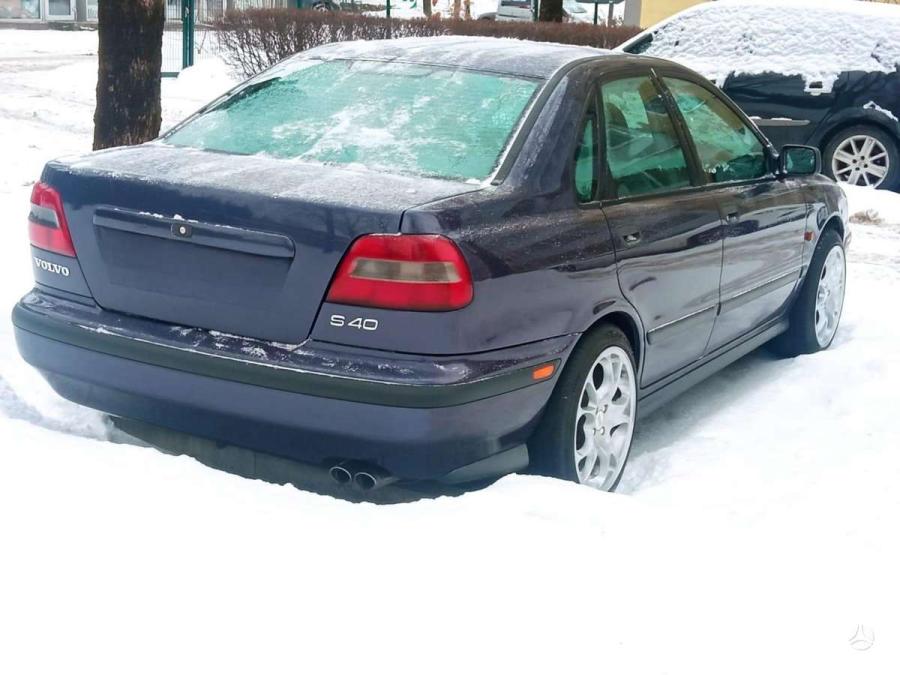 Violet Volvo S40 1997 in Kaunas, with an engine capacity of 1.95 L and mileage of 134 thousand km for 1490 €, photo 4 on AUTOMOTO.COM.LV