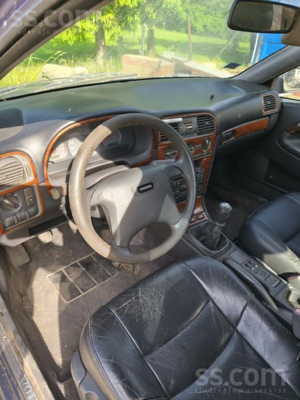 Violets Volvo S40 1997 Ludza, ar dzinēja tilpumu 1.80 L un nobraukumu 327 tūkst. km par 250 €, foto 2 vietnē AUTOMOTO.COM.LV