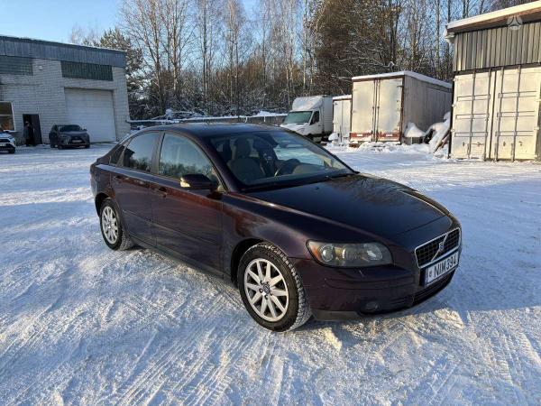 Violets Volvo S40 2005 Viļņa, ar dzinēja tilpumu 2.44 L un nobraukumu 209 tūkst. km par 1250 €, foto 1 vietnē AUTOMOTO.COM.LV