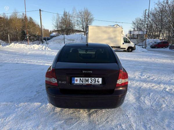 Violets Volvo S40 2005 Viļņa, ar dzinēja tilpumu 2.44 L un nobraukumu 209 tūkst. km par 1250 €, foto 5 vietnē AUTOMOTO.COM.LV