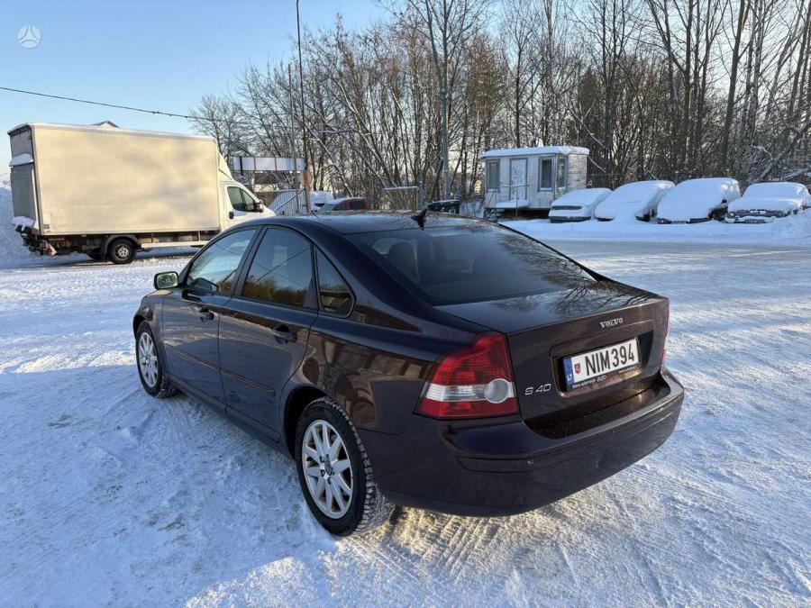 Violet Volvo S40 2005 in Vilnius, with an engine capacity of 2.44 L and mileage of 209 thousand km for 1250 €, photo 6 on AUTOMOTO.COM.LV