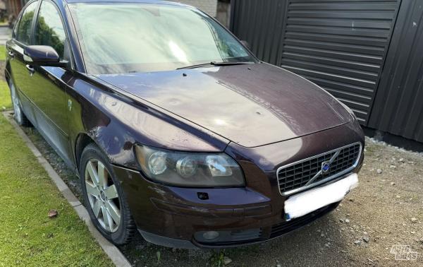 Violet Volvo S40 2005 in Panevezys, with an engine capacity of 2.00 L and mileage of 363 thousand km for 500 €, photo 1 on AUTOMOTO.COM.LV