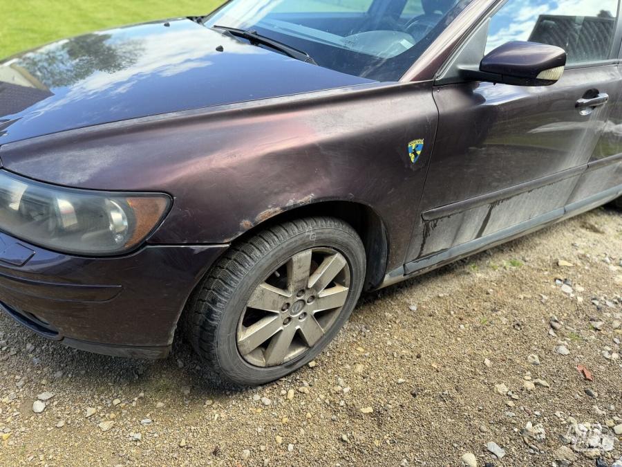 Violet Volvo S40 2005 in Panevezys, with an engine capacity of 2.00 L and mileage of 363 thousand km for 500 €, photo 14 on AUTOMOTO.COM.LV