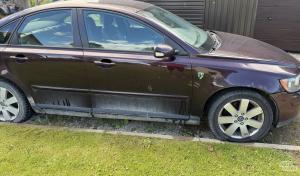 Violet Volvo S40 2005 in Panevezys, with an engine capacity of 2.00 L and mileage of 363 thousand km for 500 €, photo 16 on AUTOMOTO.COM.LV