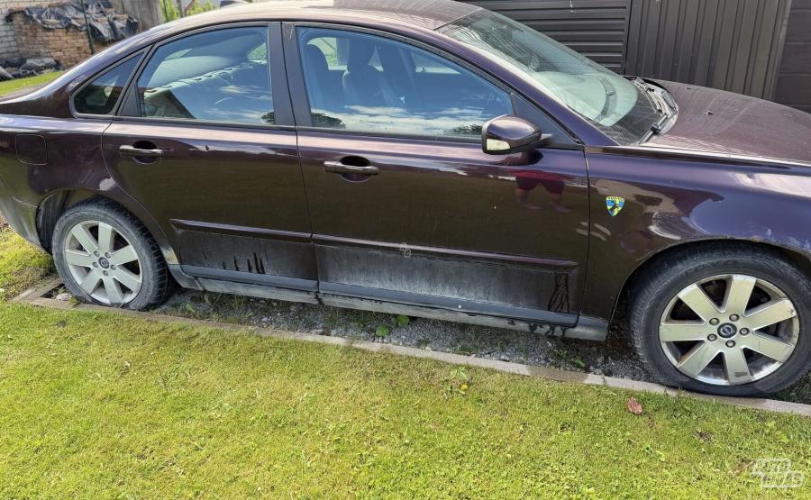 Violet Volvo S40 2005 in Panevezys, with an engine capacity of 2.00 L and mileage of 363 thousand km for 500 €, photo 17 on AUTOMOTO.COM.LV