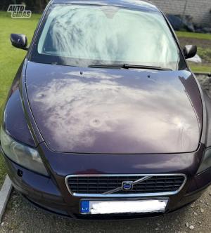 Violet Volvo S40 2005 in Panevezys, with an engine capacity of 2.00 L and mileage of 363 thousand km for 500 €, photo 18 on AUTOMOTO.COM.LV