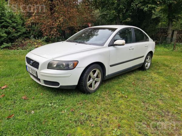 White Volvo S40 2004 in Riga, with an engine capacity of 2.00 L and mileage of 271 thousand km for 850 €, photo 1 on AUTOMOTO.COM.LV