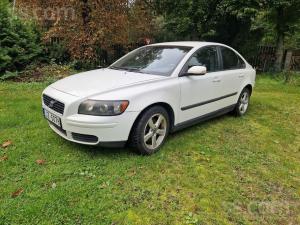 Balts Volvo S40 2004 Rīga, ar dzinēja tilpumu 2.00 L un nobraukumu 271 tūkst. km par 850 €, foto  vietnē AUTOMOTO.COM.LV