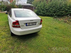 White Volvo S40 2004 in Riga, with an engine capacity of 2.00 L and mileage of 271 thousand km for 850 €, photo 5 on AUTOMOTO.COM.LV