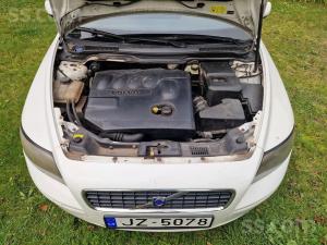 White Volvo S40 2004 in Riga, with an engine capacity of 2.00 L and mileage of 271 thousand km for 850 €, photo 8 on AUTOMOTO.COM.LV
