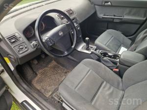 White Volvo S40 2004 in Riga, with an engine capacity of 2.00 L and mileage of 271 thousand km for 850 €, photo 9 on AUTOMOTO.COM.LV