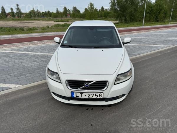 Белый Вольво С40 2008 в Елгава, объемом двигателя 2.00 л и пробегом 0 тыс. км за 3150 €, фото 2 на AUTOMOTO.COM.LV